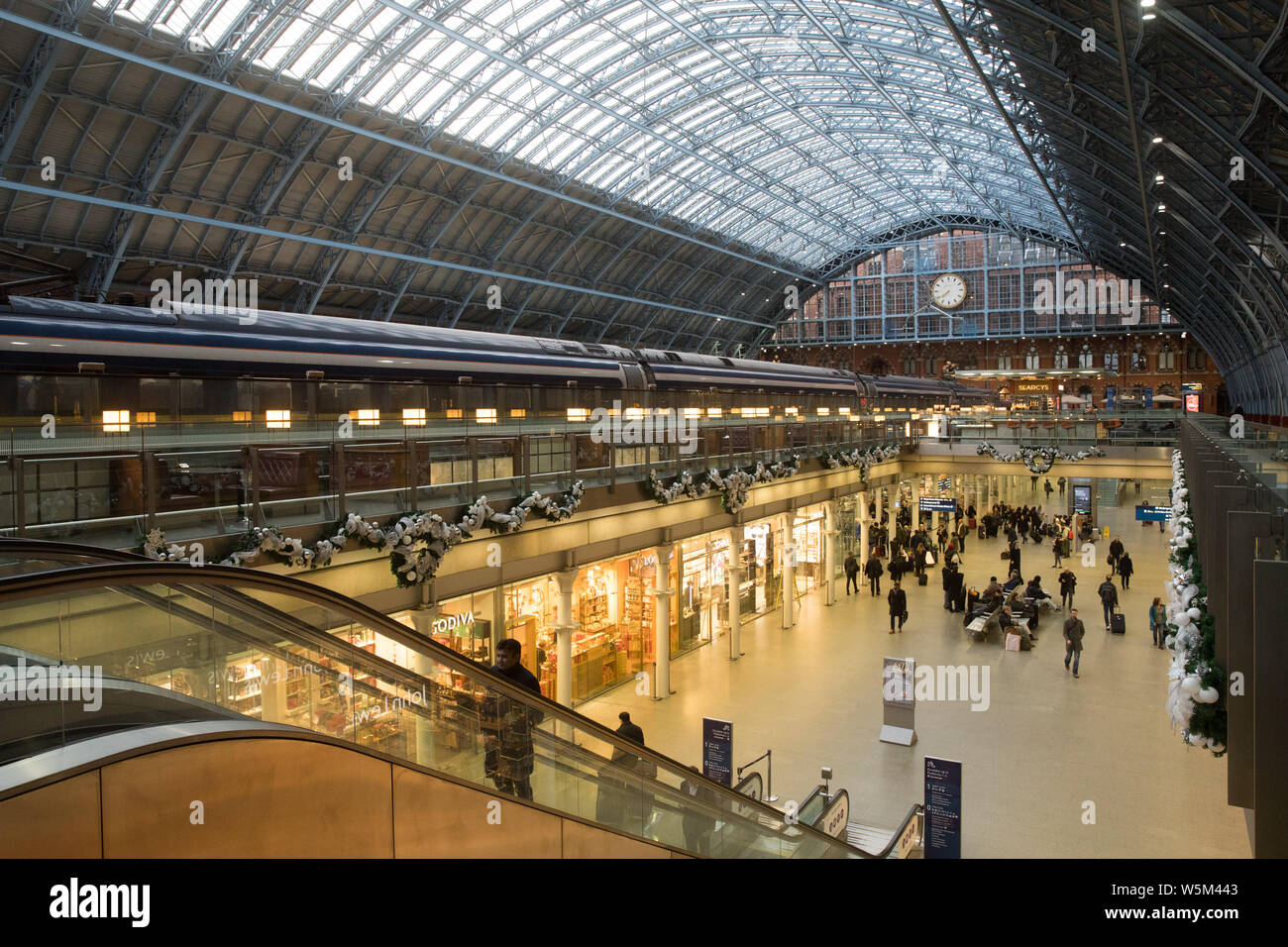 Kings cross concourse and hi-res stock photography and images - Alamy