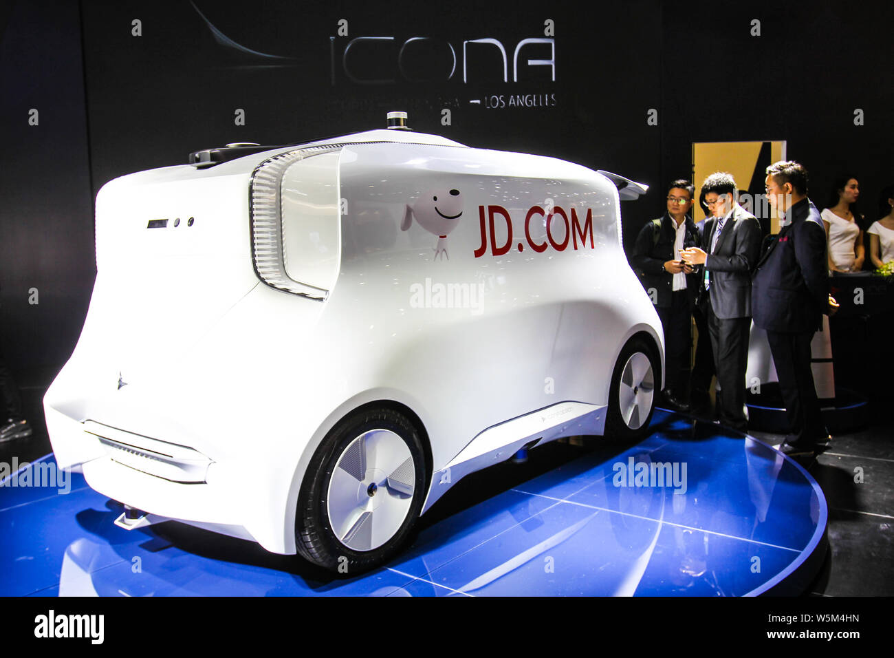 Unmanned delivery vehicle jd hi-res stock photography and images - Alamy