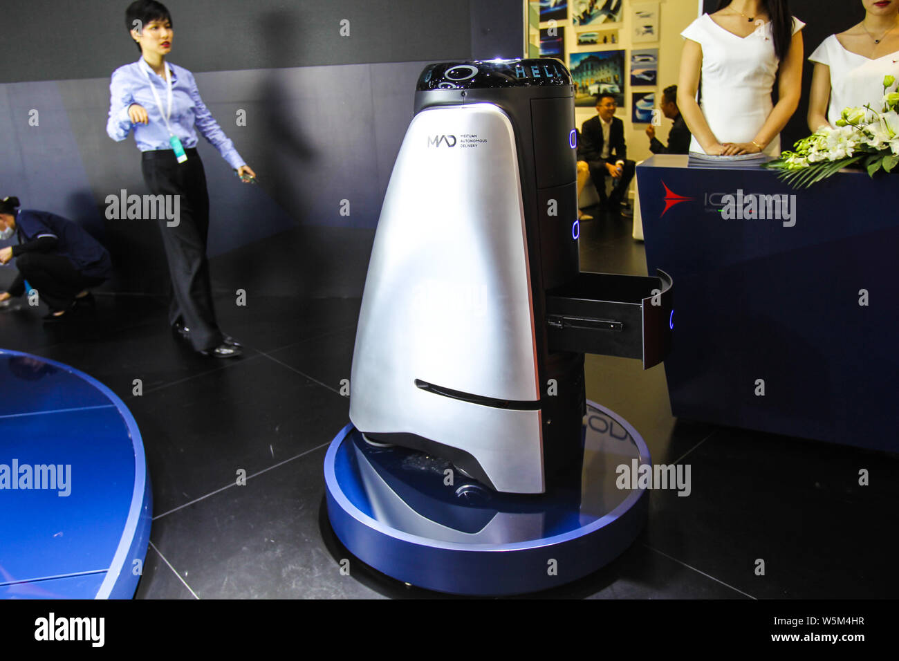 Meituan takeout hi-res stock photography and images - Alamy