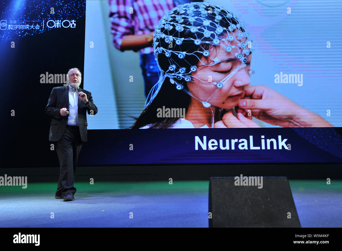 Editor wired magazine hi-res stock photography and images - Alamy