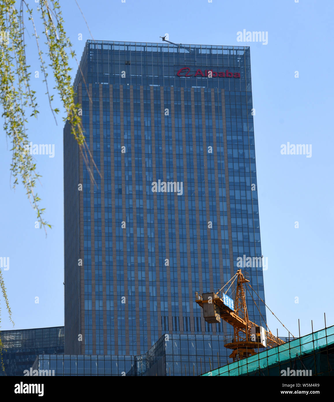 --FILE--View of the Beijing headquarters building of Chinese e-commerce ...