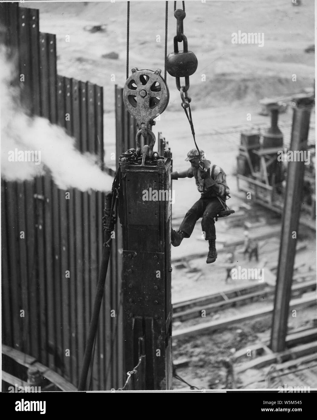 Steam piling hammer hi-res stock photography and images - Alamy