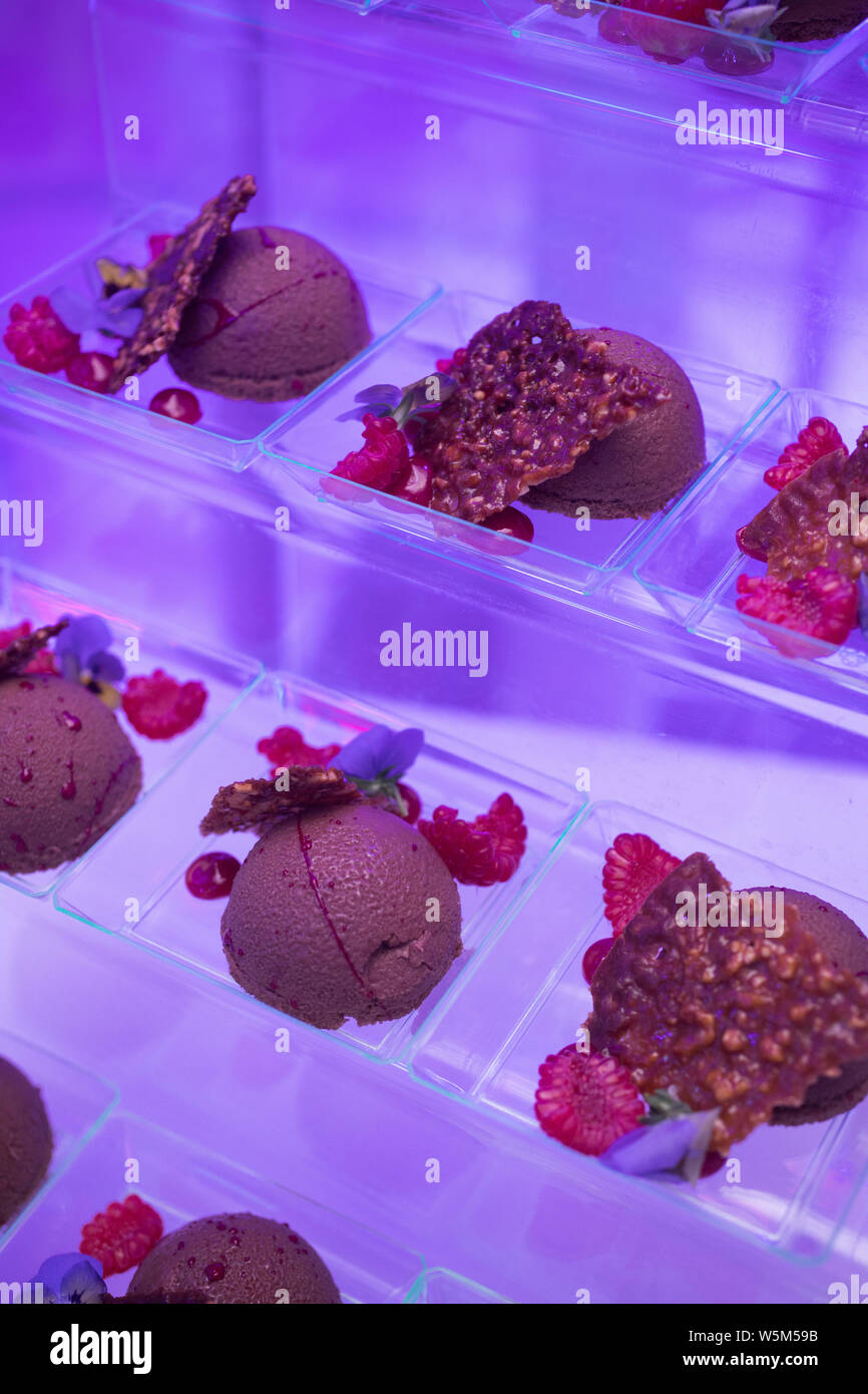 Brownie with icecream hi-res stock photography and images - Alamy