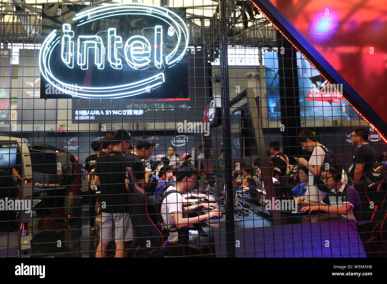 Chipmaker hi-res stock photography and images - Alamy