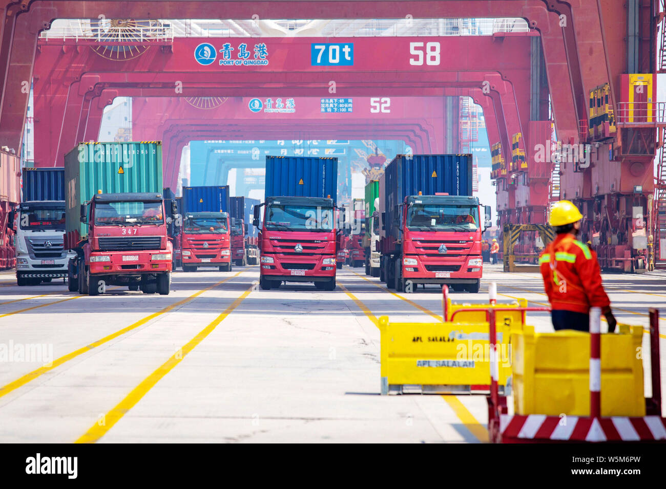 Crane vehicle lifts container hi-res stock photography and images - Alamy