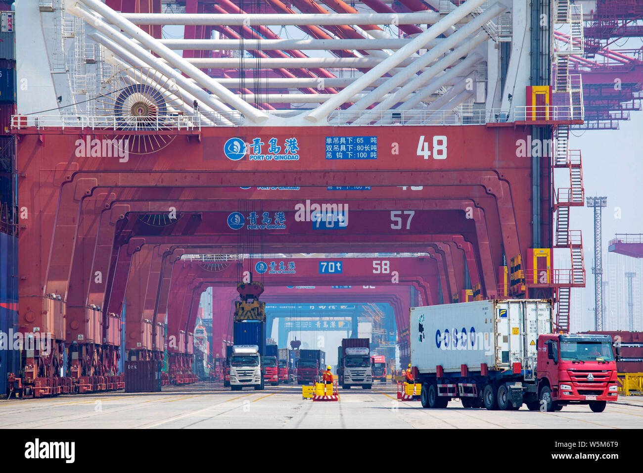 Crane vehicle lifts container hi-res stock photography and images - Alamy