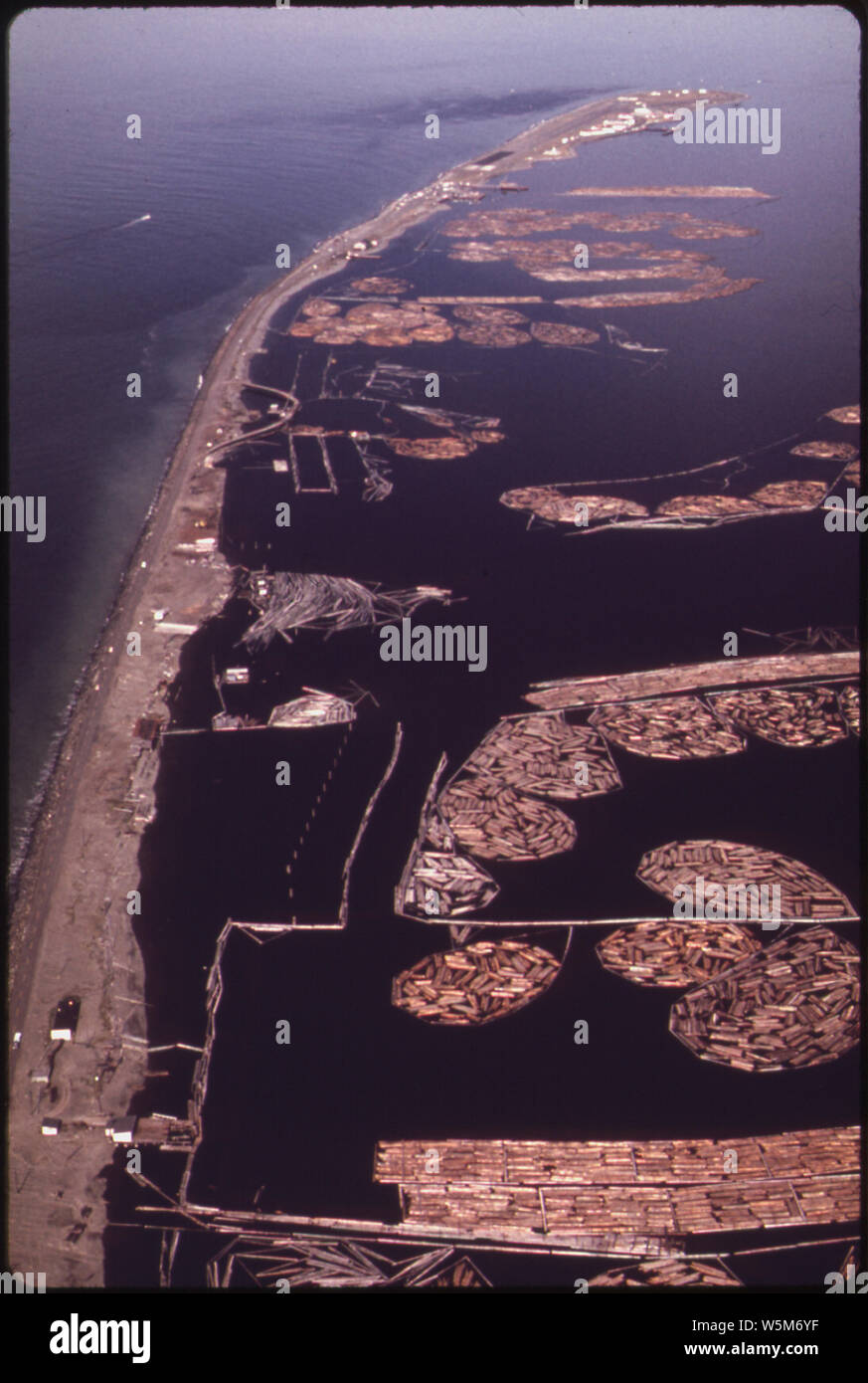 Ediz hook hi-res stock photography and images - Alamy