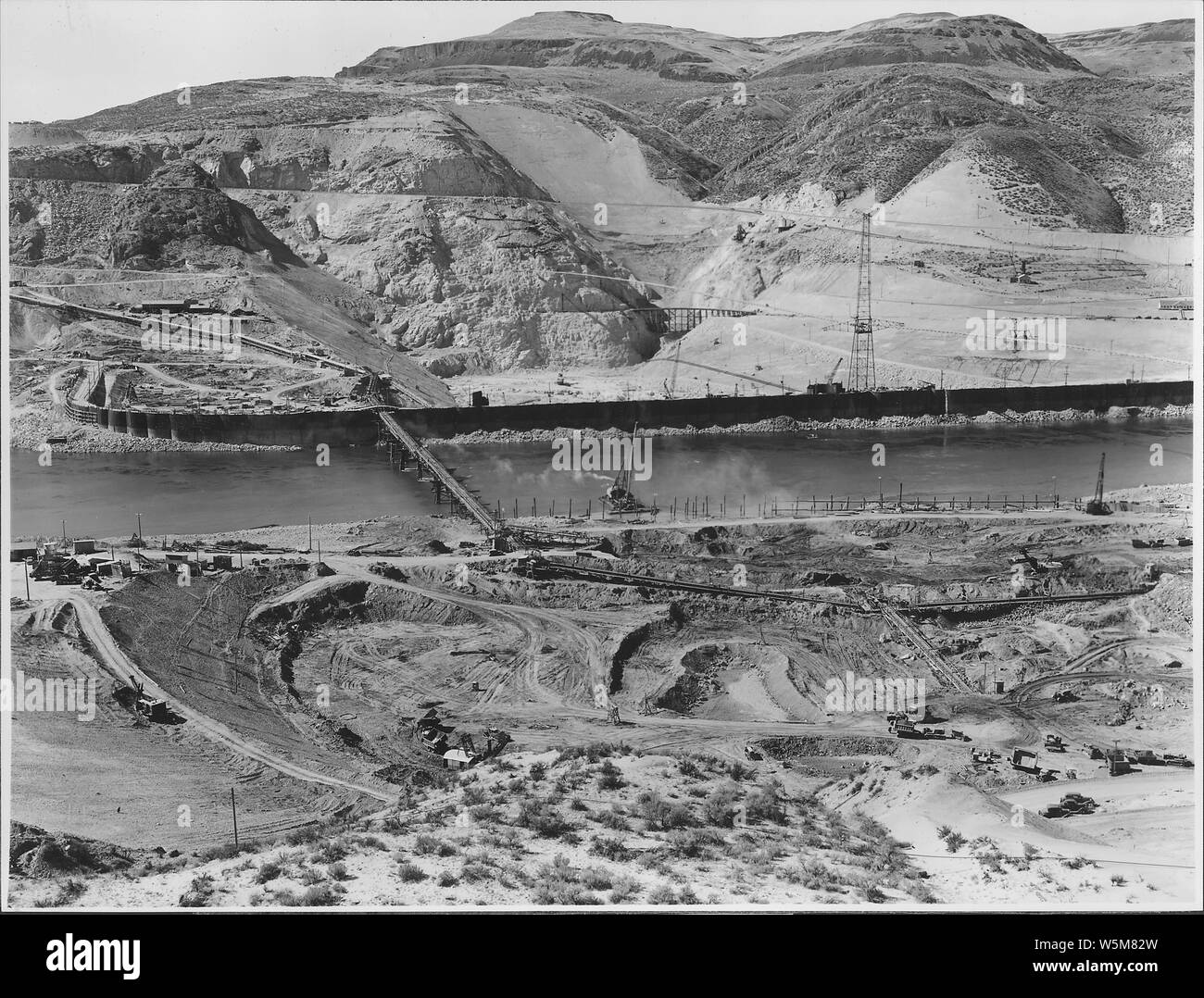 Construction Grand Coulee Dam Stock Photos & Construction Grand Coulee ...