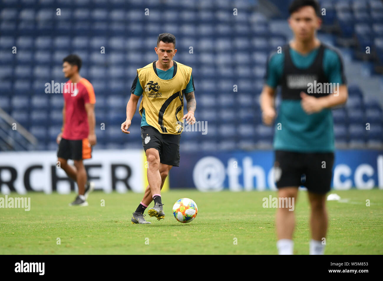 Player filipino hi-res stock photography and images - Alamy