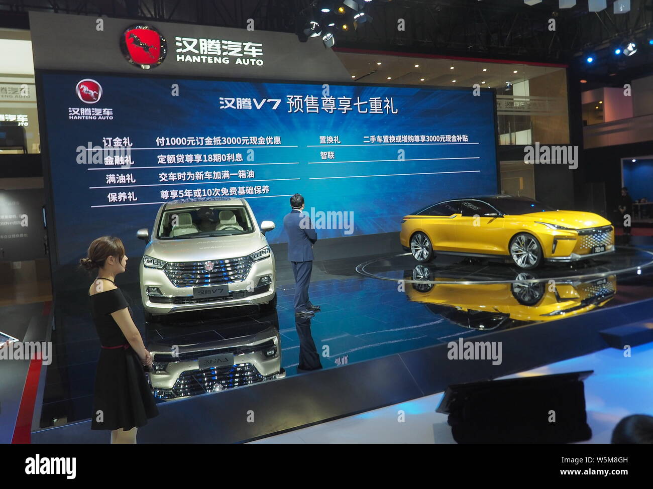 V7 car hi-res stock photography and images - Alamy