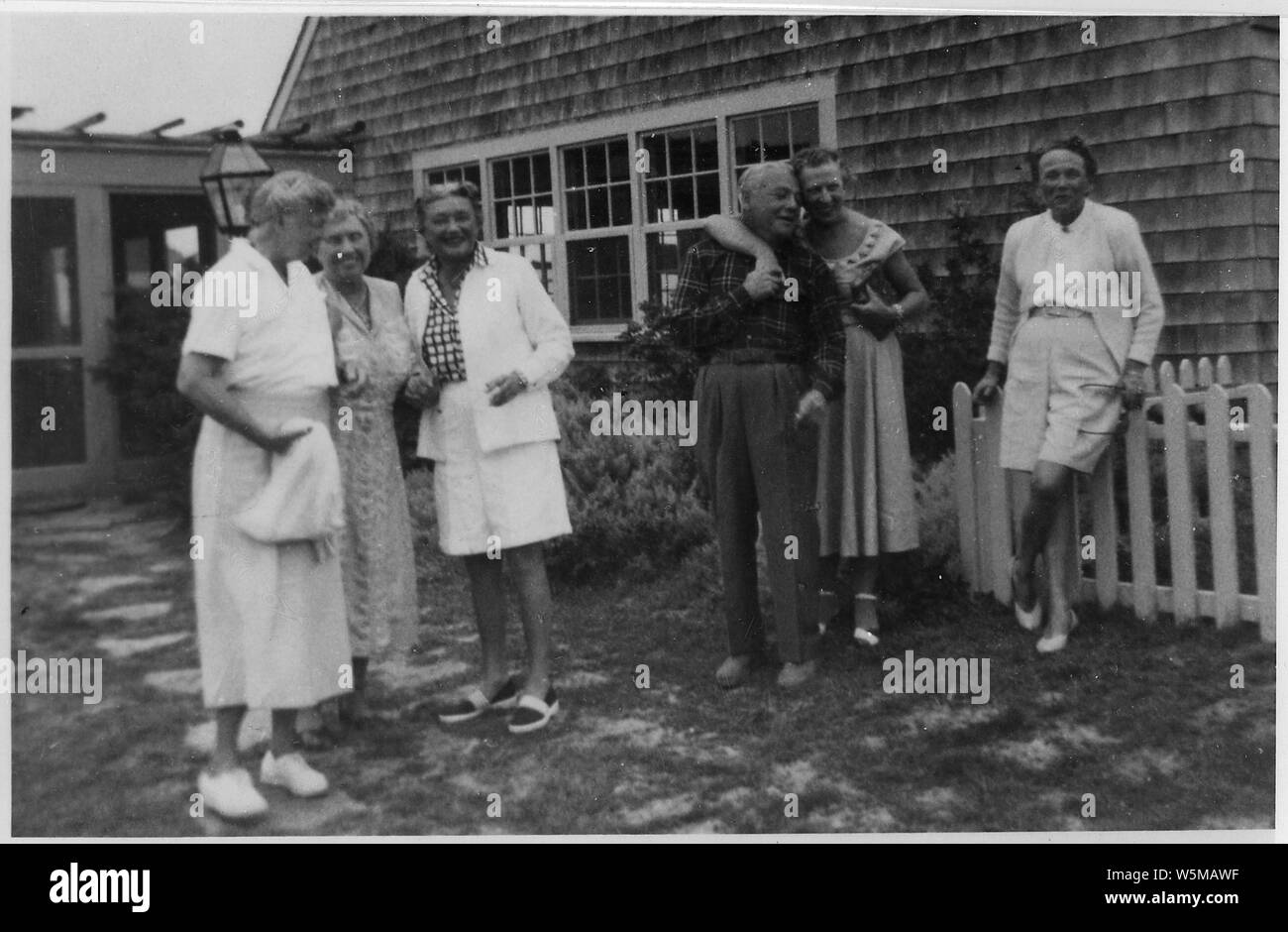 Eleanor Roosevelt and Helen Keller in Marthas Vineyard, Massachusetts ...