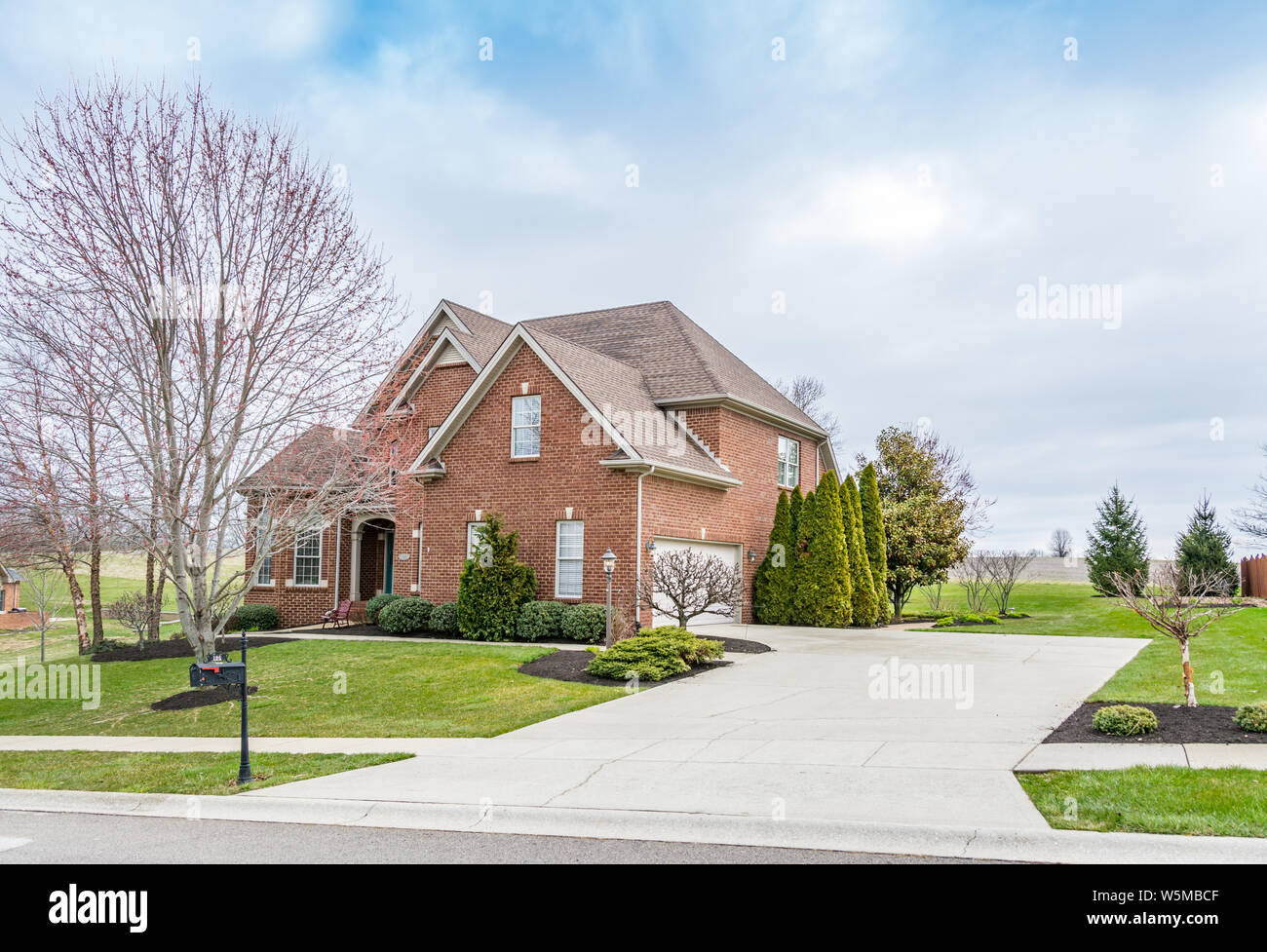 American suburban home hi-res stock photography and images - Alamy