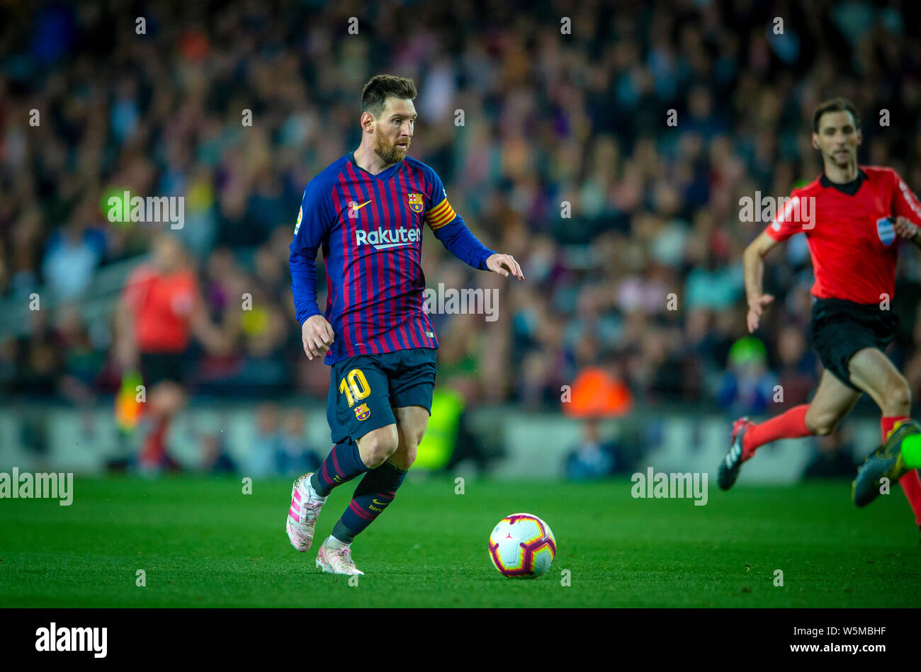 Lionel Messi of FC Barcelona dribbles during their 35th round match of ...