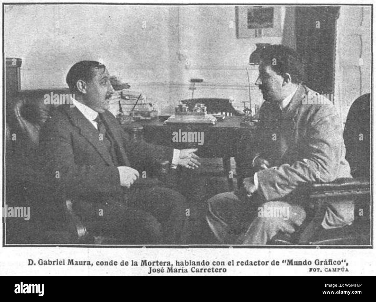D. Gabriel Maura conde de la Mortera hablando con el redactor de Mundo ...