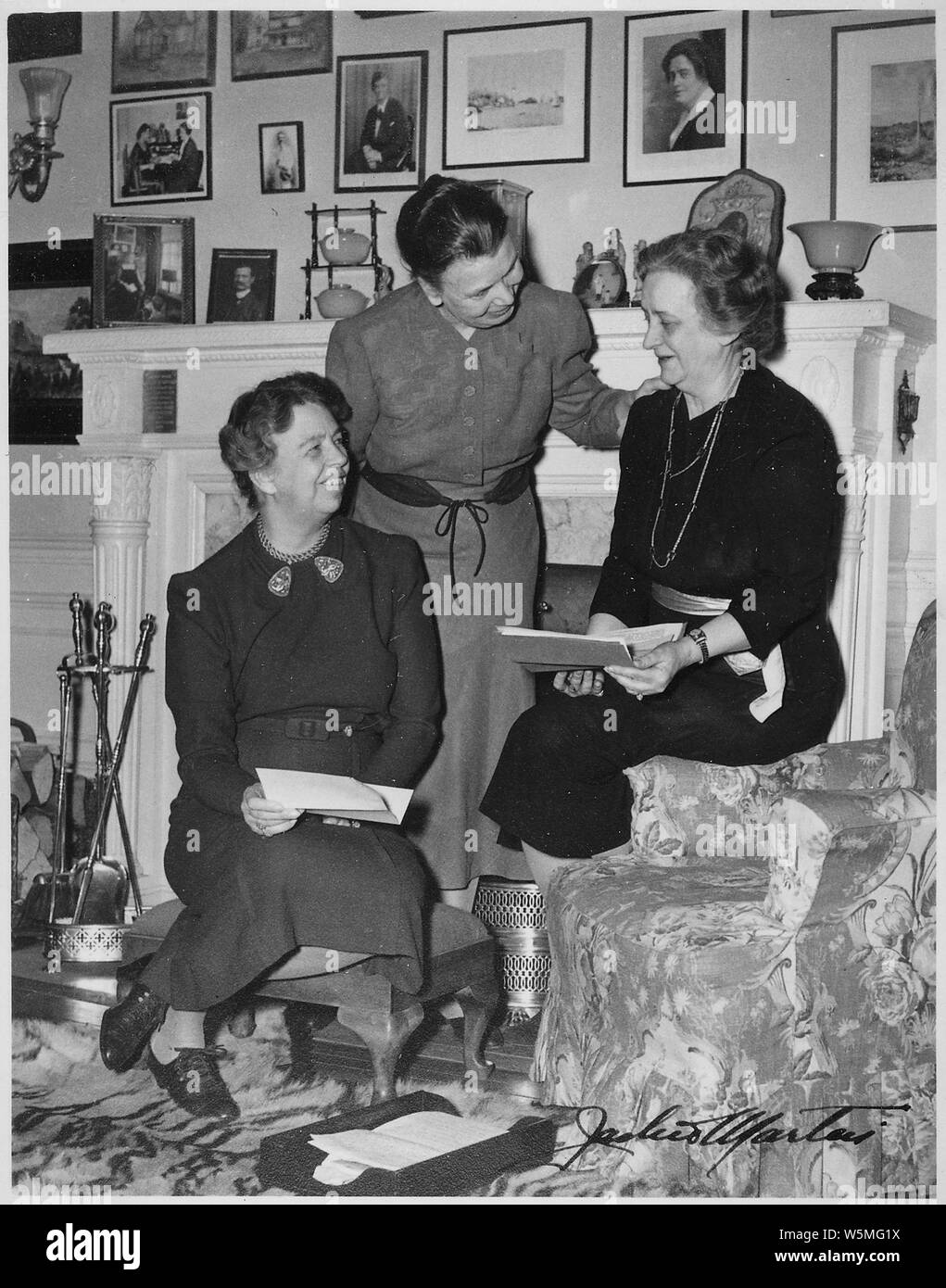 Edith thompson hi-res stock photography and images - Alamy