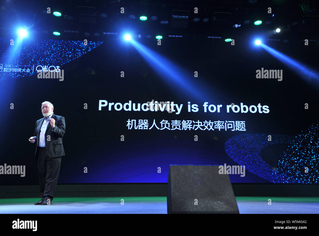 Kevin Kelly, founding executive editor of Wired magazine, delivers a ...