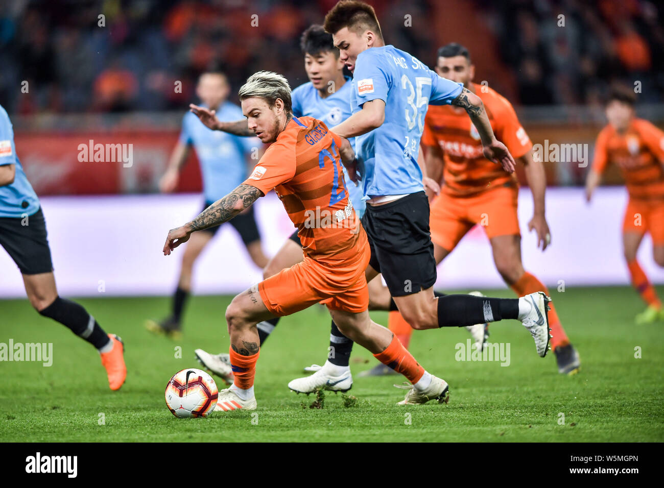 Brazilian football player Roger Krug Guedes, known as Roger Guedes, left, of Shandong Luneng ...