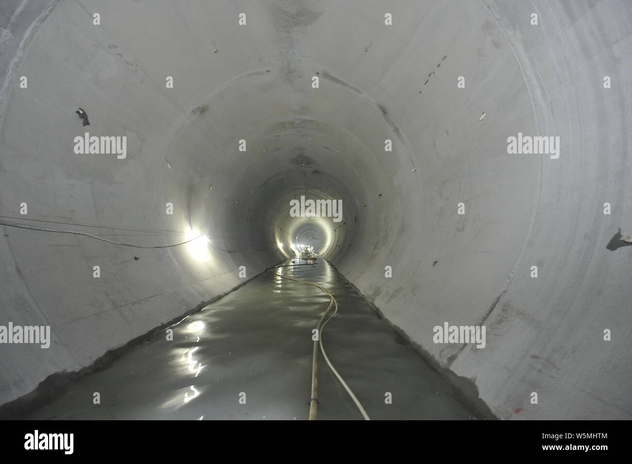 Tunnel water system hi-res stock photography and images - Alamy
