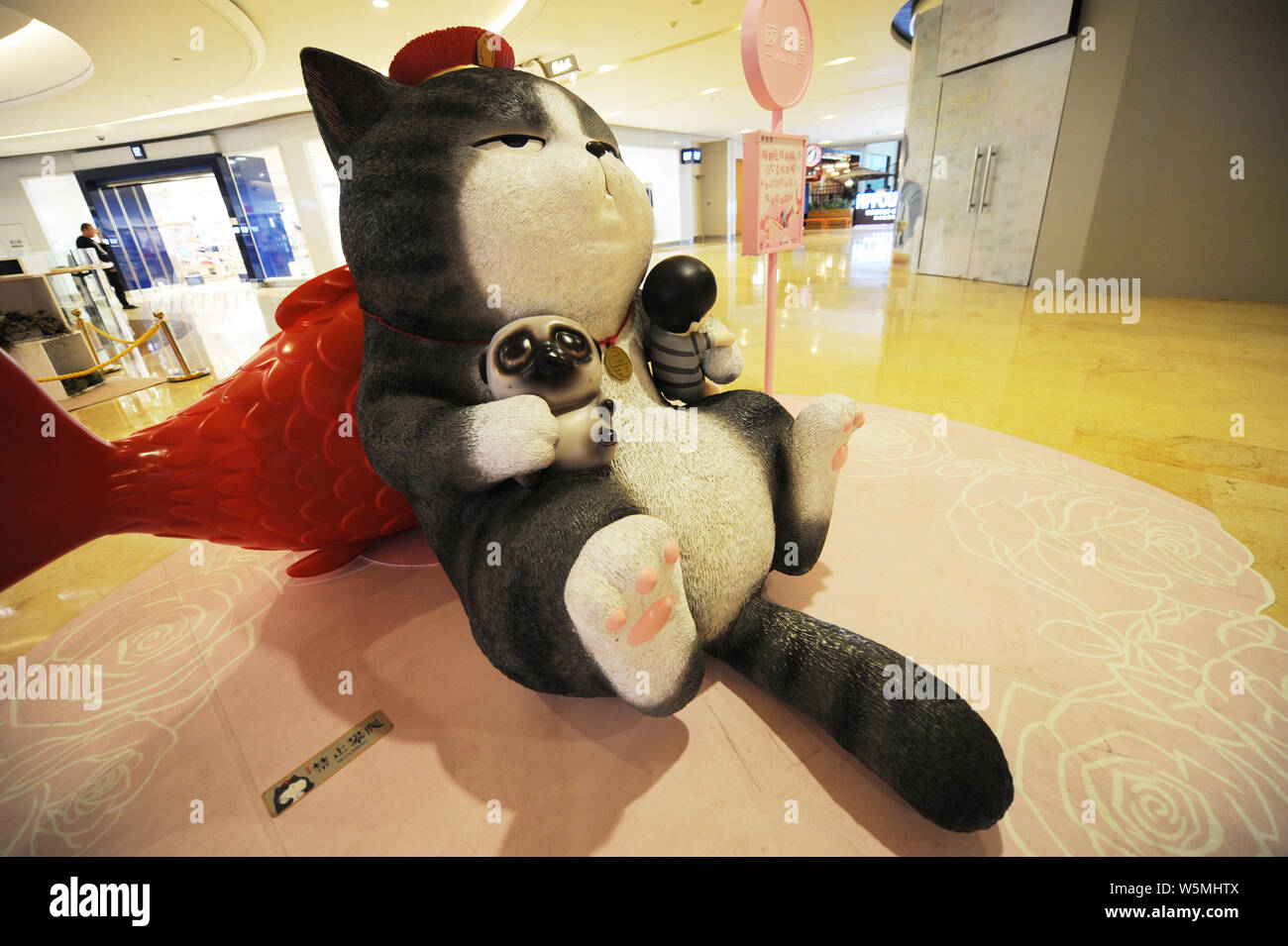View of a huge "Wuhuang Wanshui" cat, a manga character created by a ...