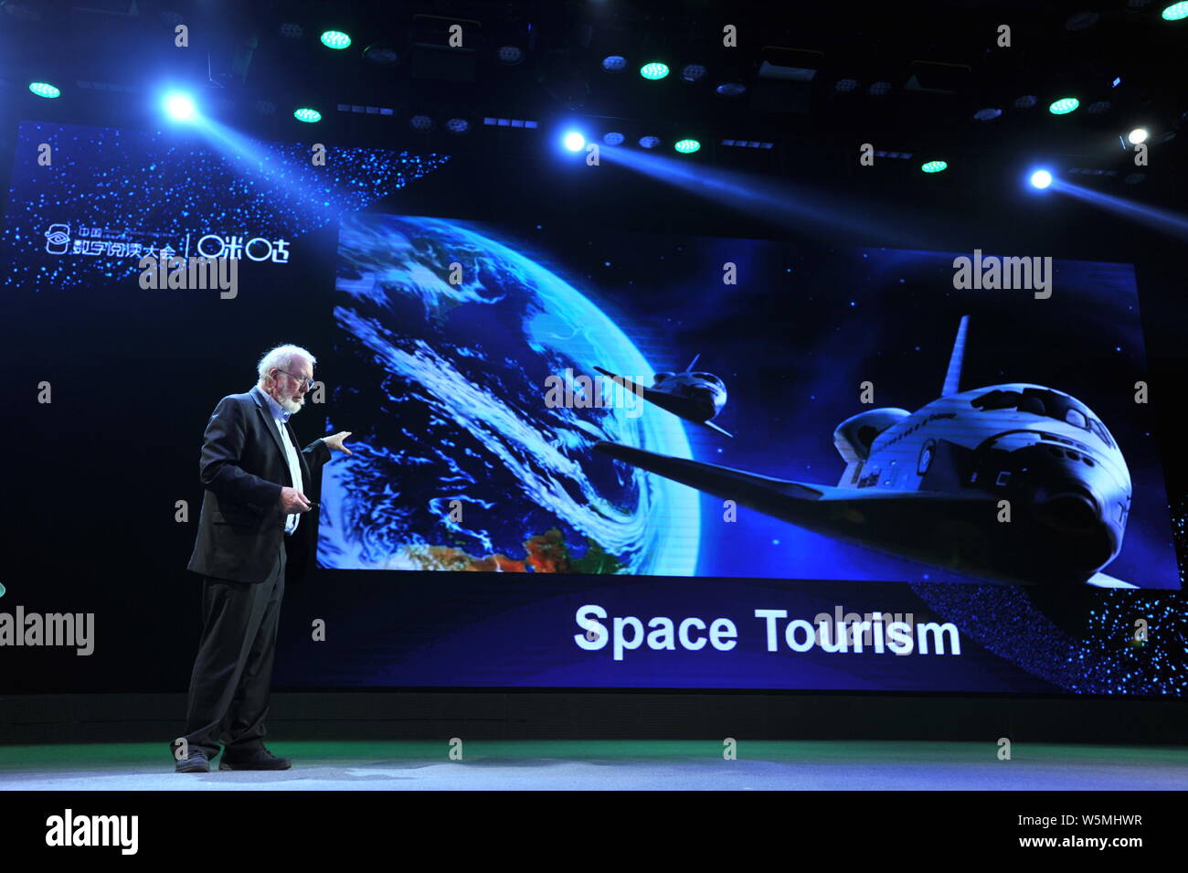 Kevin Kelly, founding executive editor of Wired magazine, delivers a ...