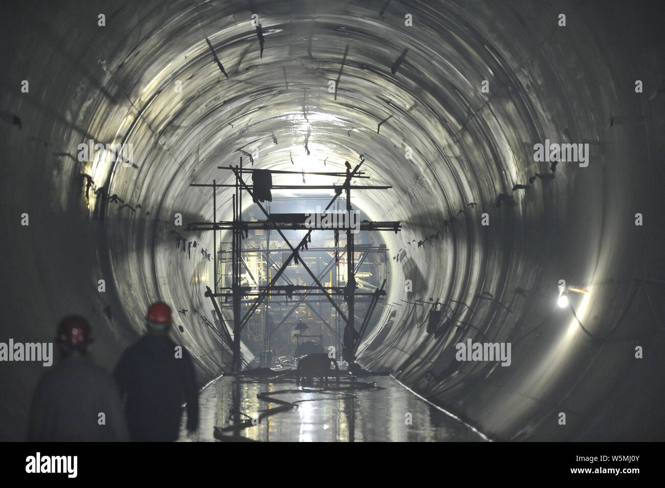 Tunnel water system hi-res stock photography and images - Alamy