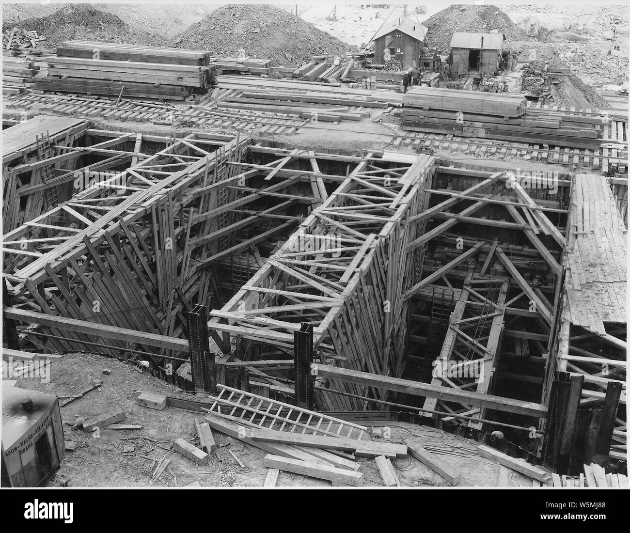 Bracing struts Black and White Stock Photos & Images - Alamy