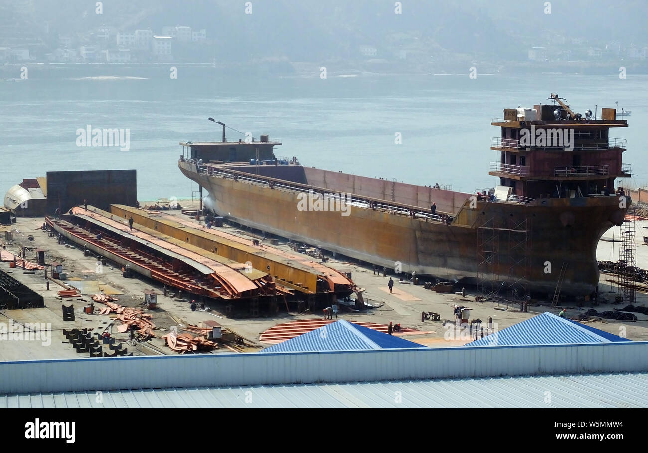 --FILE--Chinese workers manufacture a cargo ship at a factory in ...