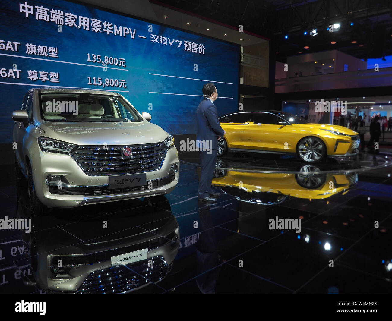 V7 car hi-res stock photography and images - Alamy