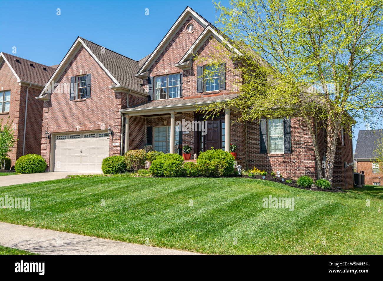 Two story home garage hi-res stock photography and images - Alamy