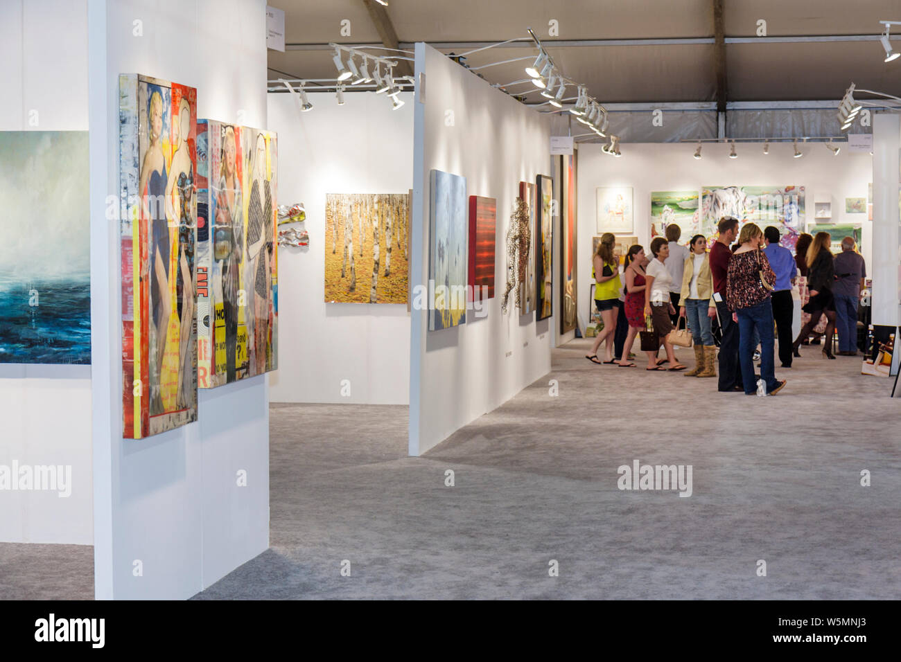 Dot painting tour hi-res stock photography and images - Alamy