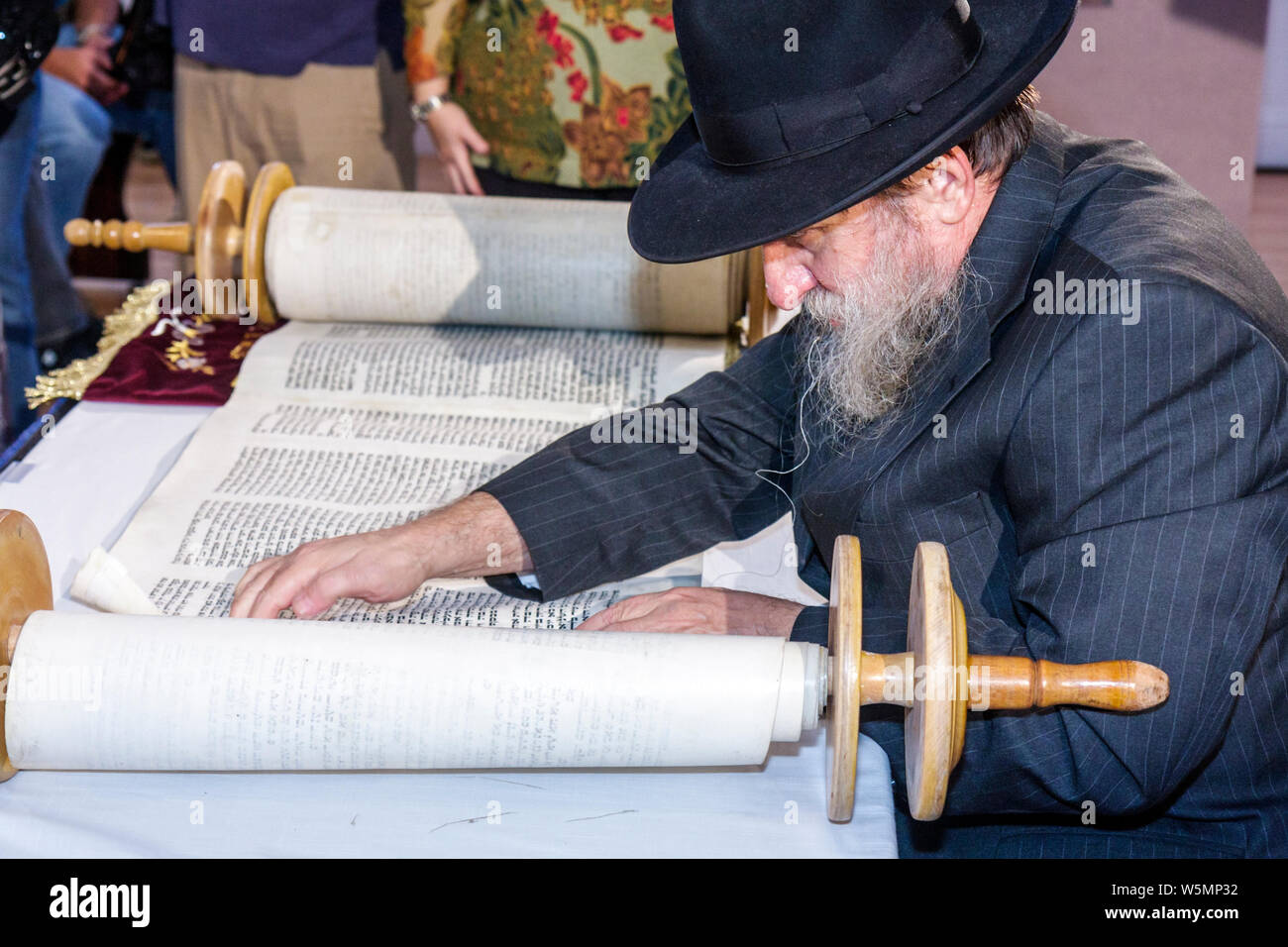 Senior orthodox jewish man hi-res stock photography and images - Alamy