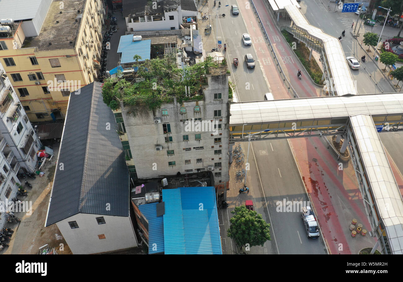 Half demolished building hi-res stock photography and images - Alamy