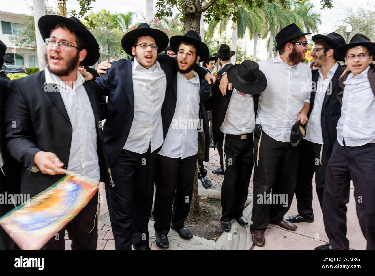 Jewish hasidic dance hi-res stock photography and images - Alamy