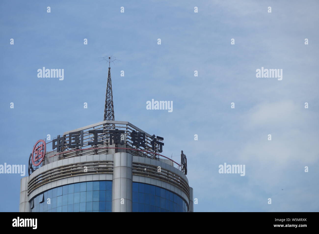 Rooftop of a commercial building hi-res stock photography and images ...