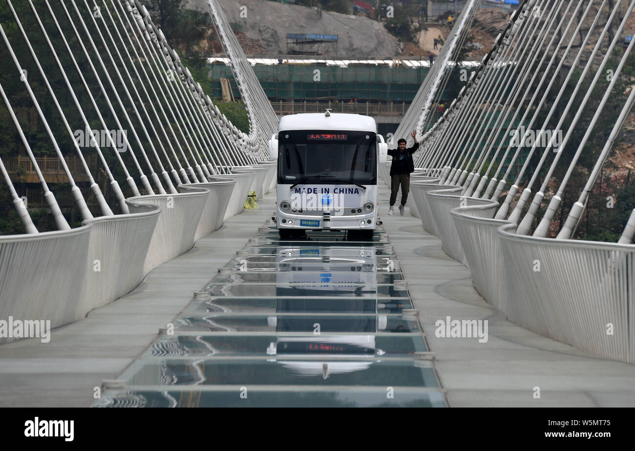 An unmanned bus drives on the world's longest and highest glass ...