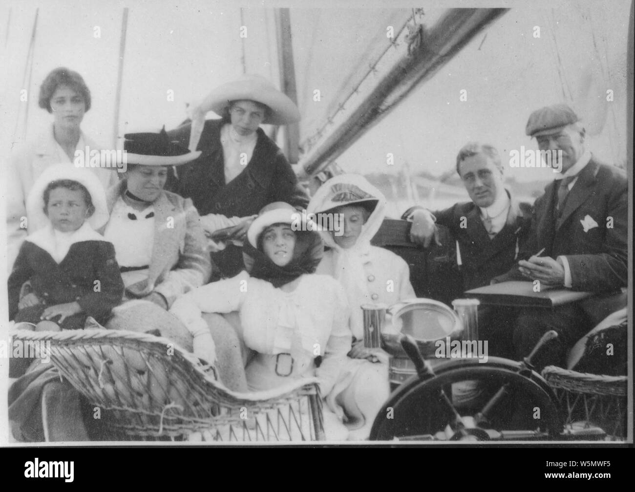 Franklin D. Roosevelt and Eleanor Roosevelt with Laura Delano in ...
