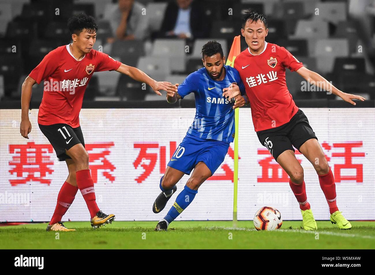 Brazilian football player Alex Teixeira of Jiangsu Suning F.C., center ...