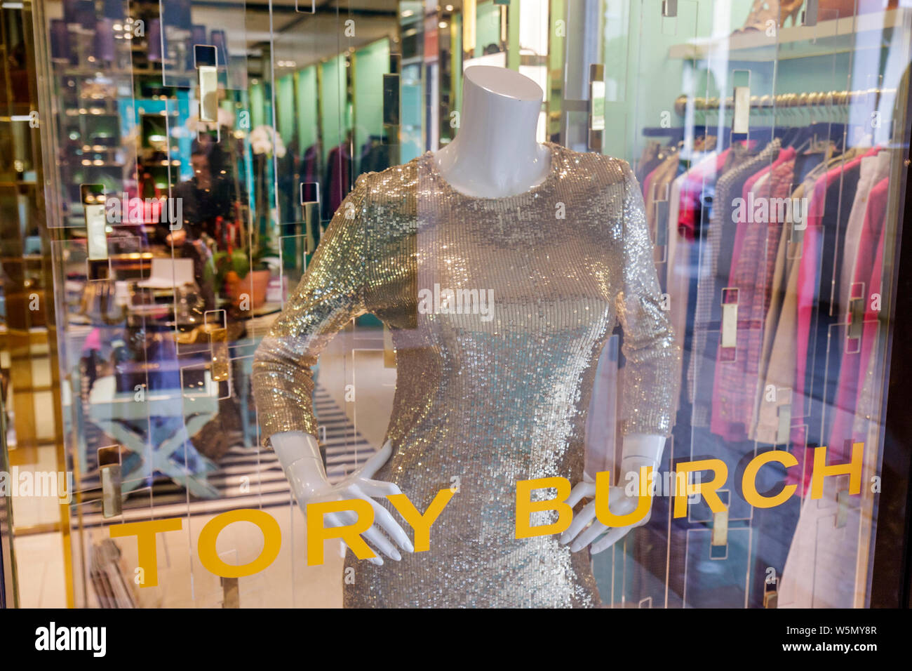 Luxury shops window hi-res stock photography and images - Alamy