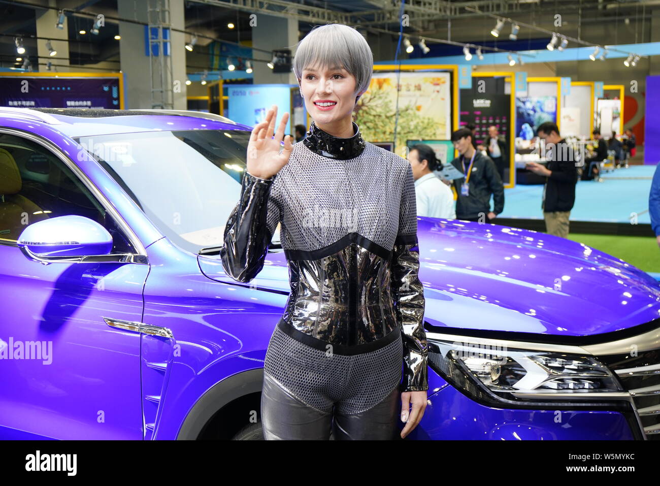 A robot-looking woman "Ex Machina", which is actually a foreign model ...