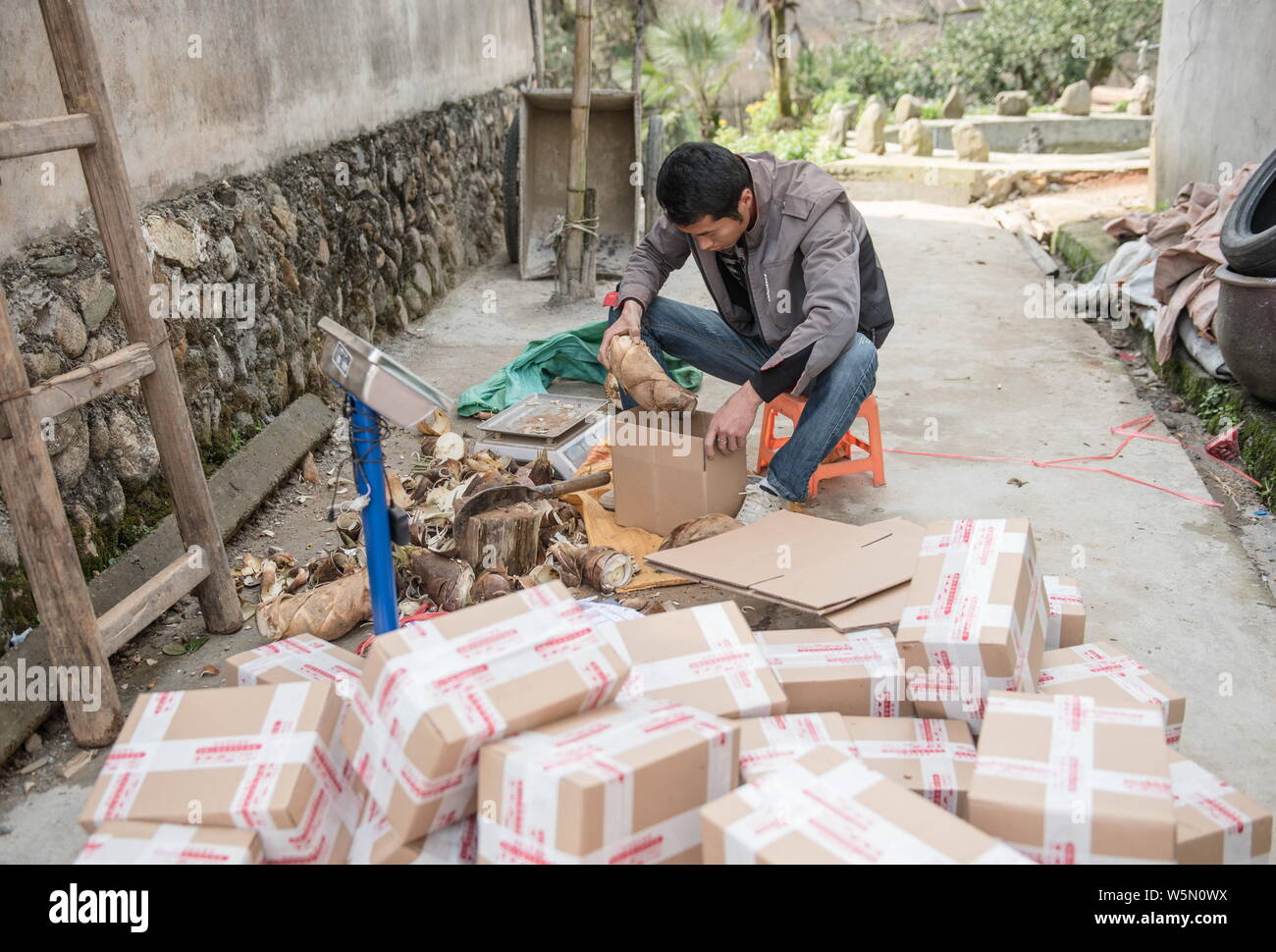 Taobao packages hi-res stock photography and images - Alamy