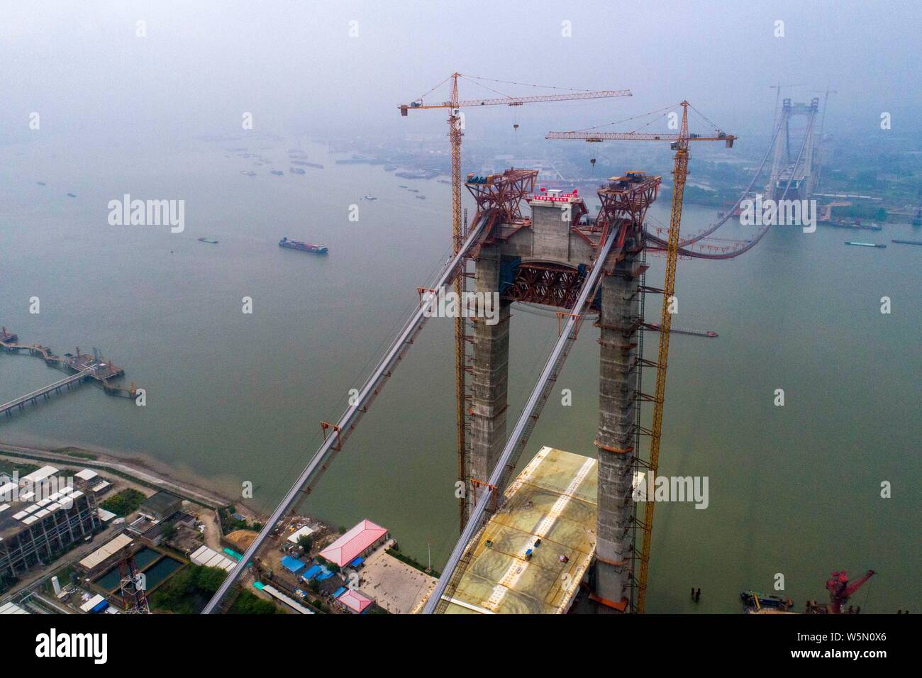 The main cable of Wufengshan Yangtze River Bridge, China's first rail ...