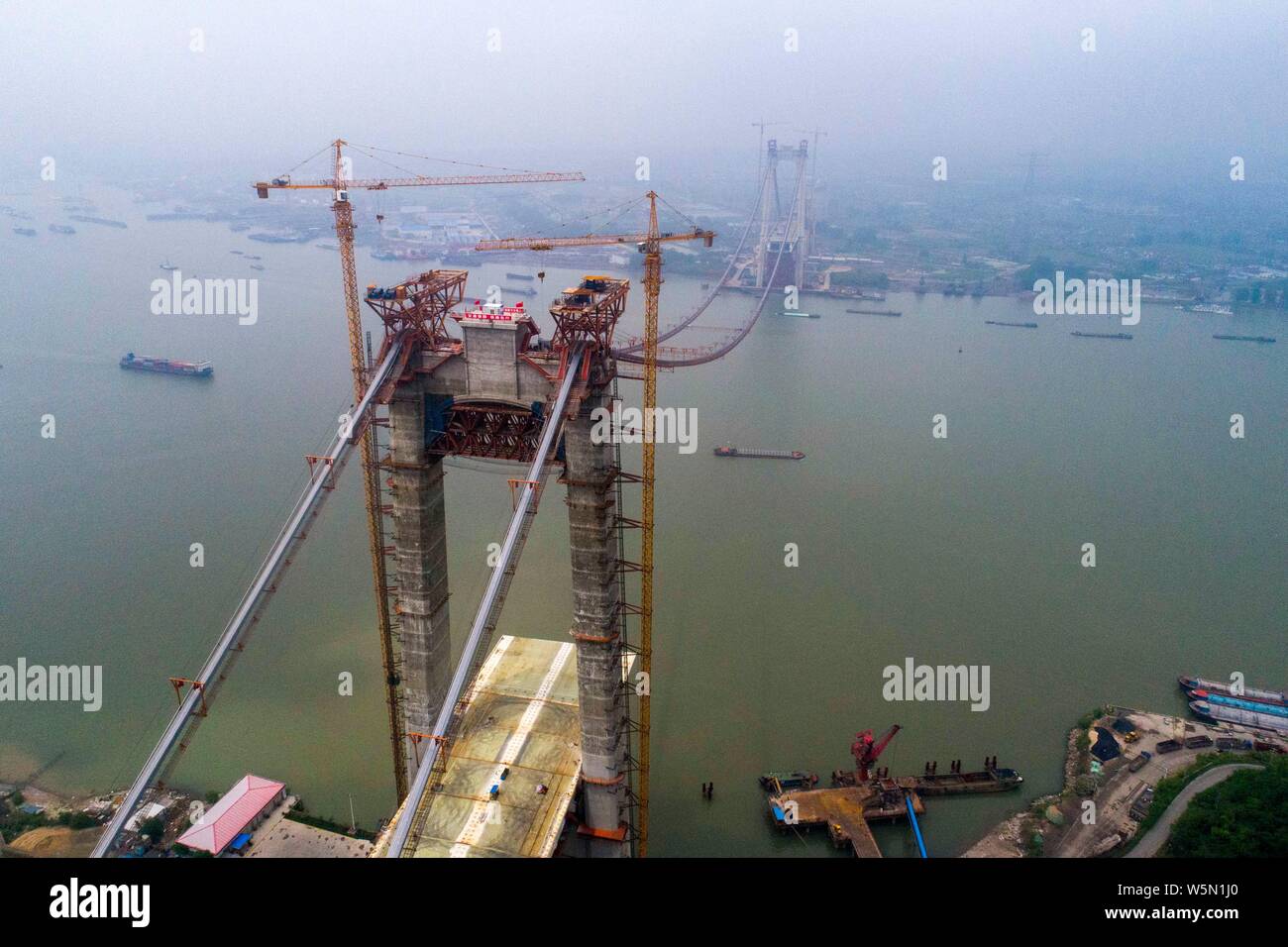 The main cable of Wufengshan Yangtze River Bridge, China's first rail ...