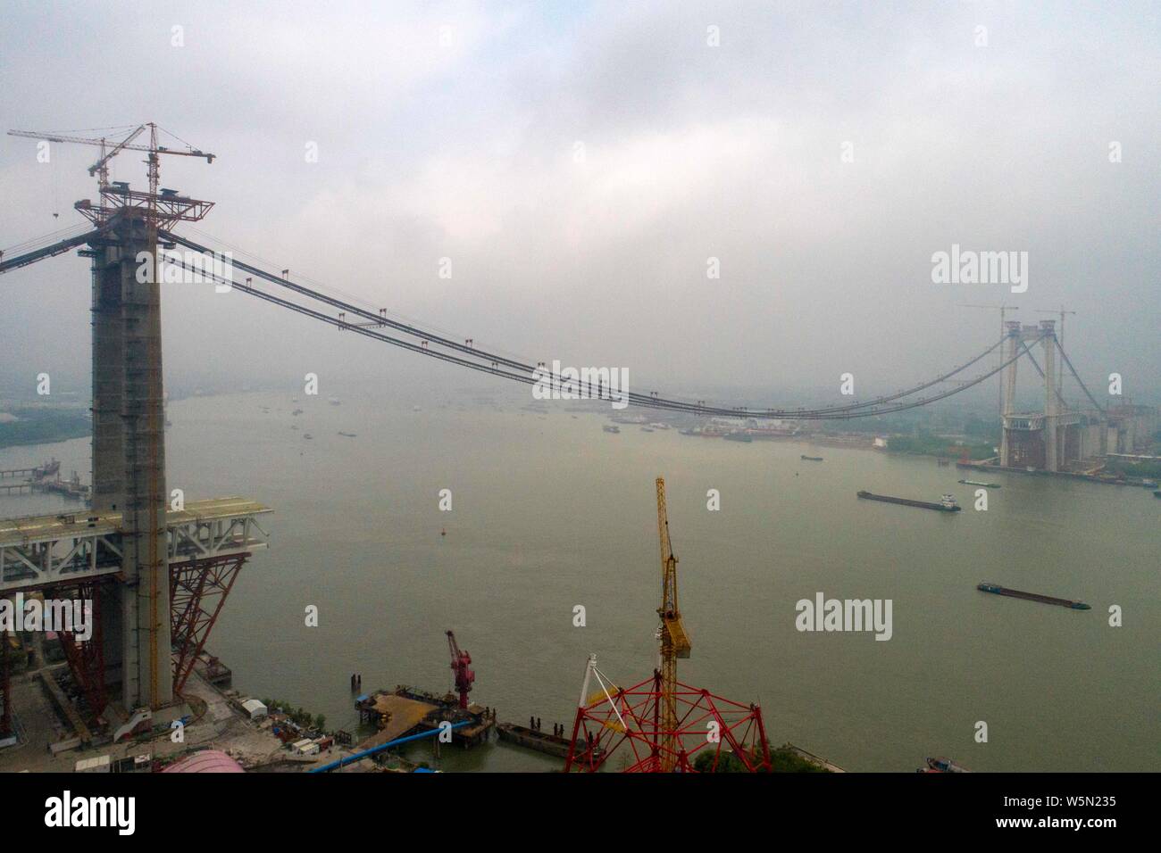 The main cable of Wufengshan Yangtze River Bridge, China's first rail ...