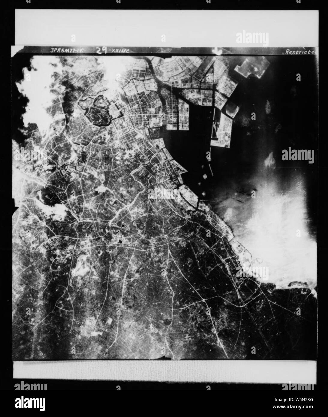 Damage assessment aerial photo for Bombing of Tokyo in 1945 ndl 3984249 ...