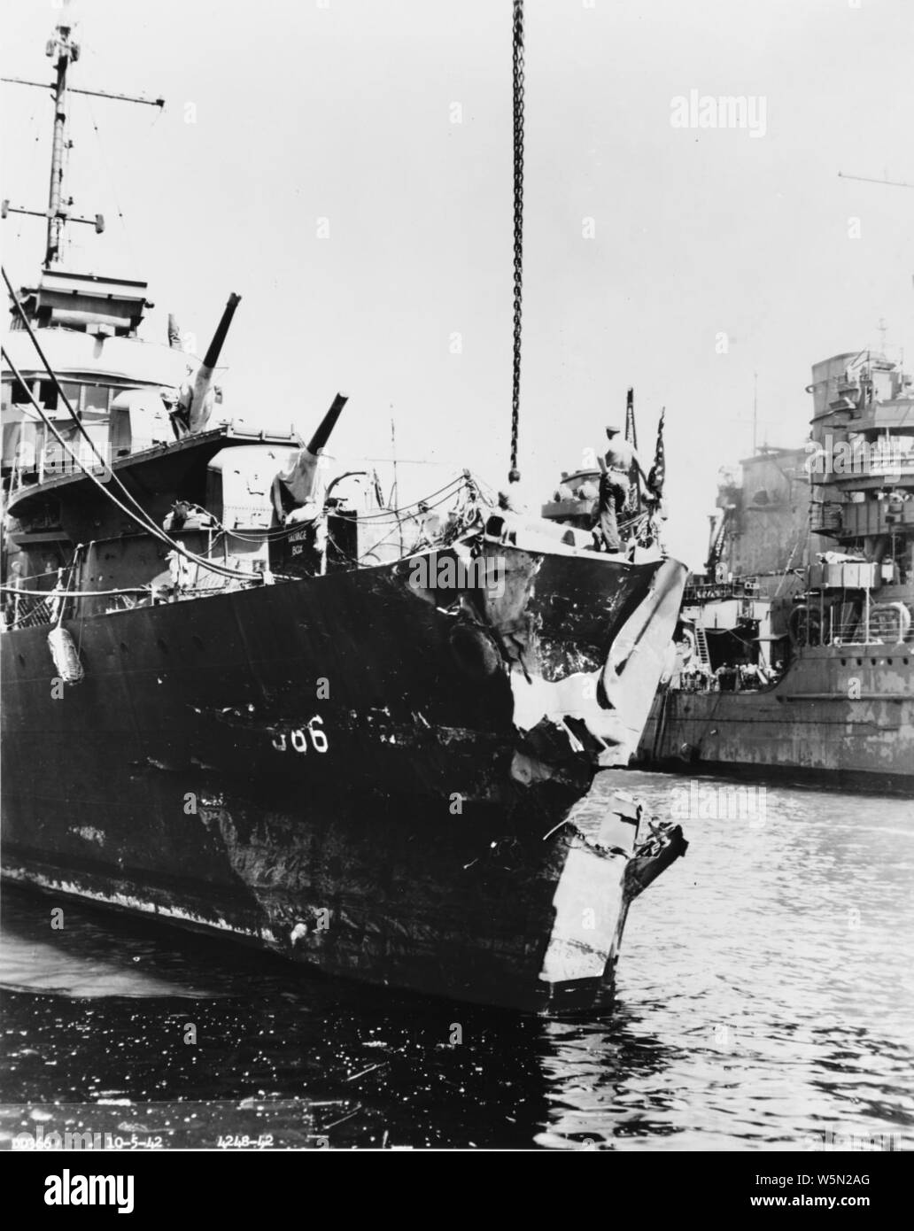 Damaged USS Drayton (DD-366) at Pearl Harbor on 5 October 1942 Stock ...