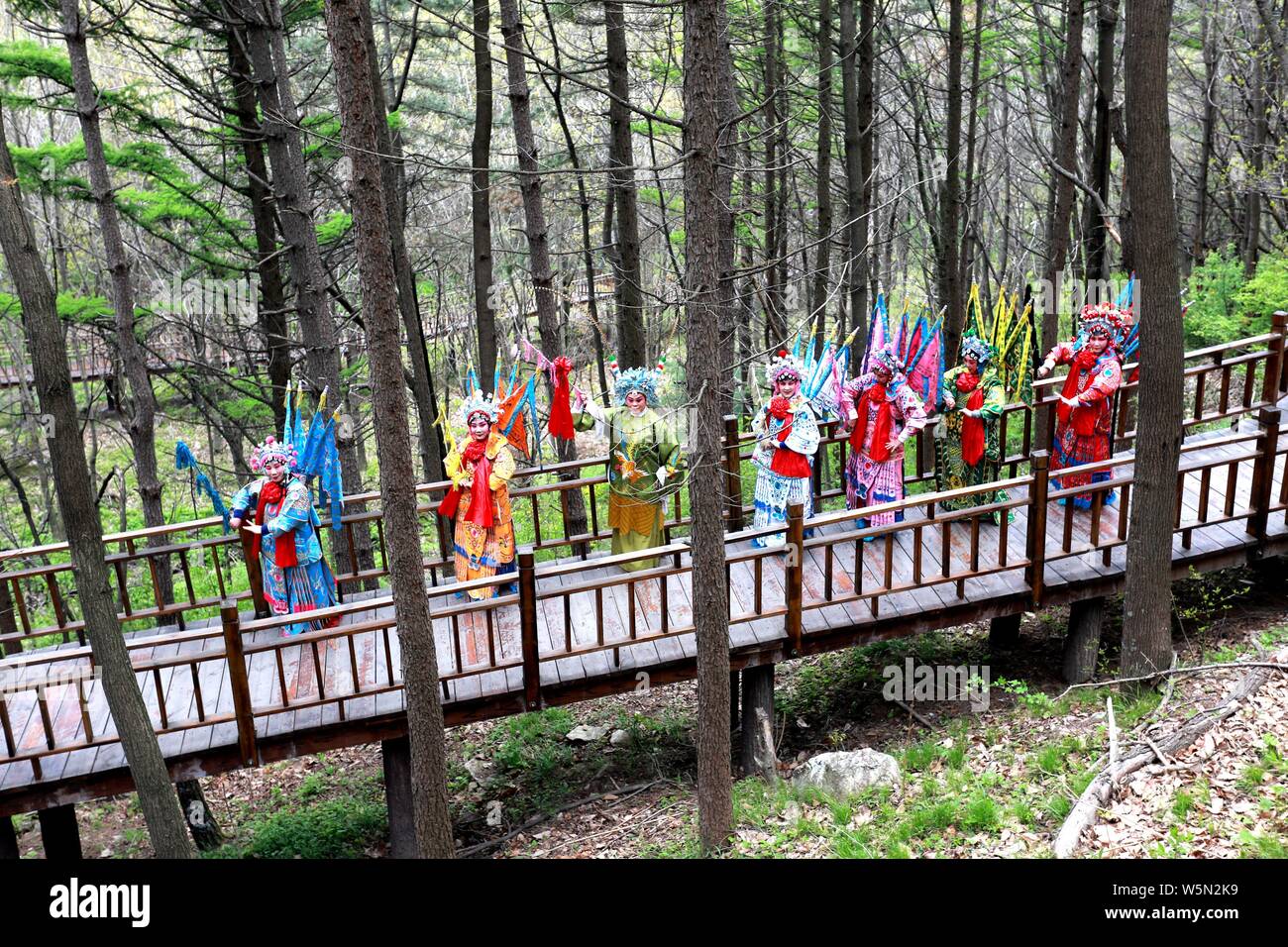 Mob opera hi-res stock photography and images - Alamy