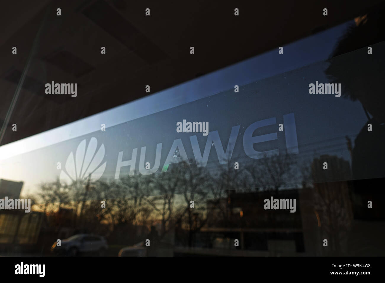 Huawei cloud hi-res stock photography and images - Alamy