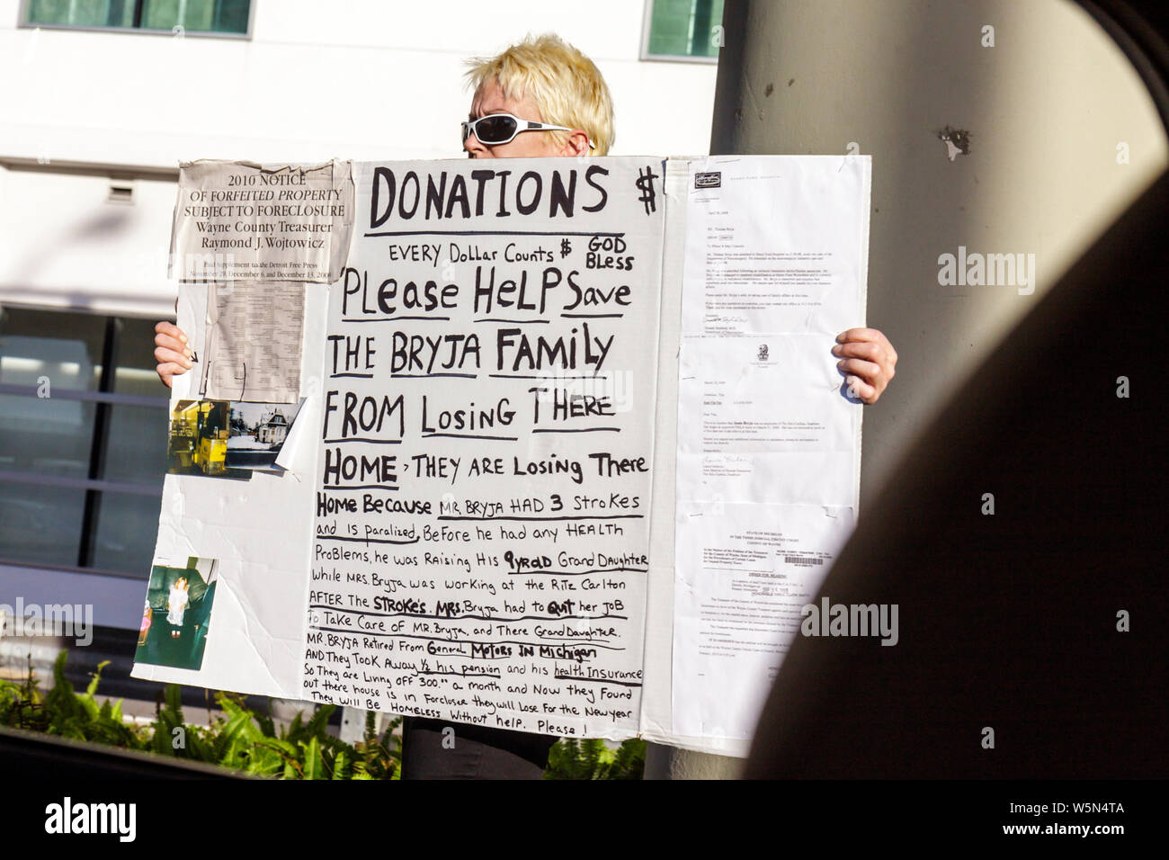 Begging children High Resolution Stock Photography and Images - Alamy