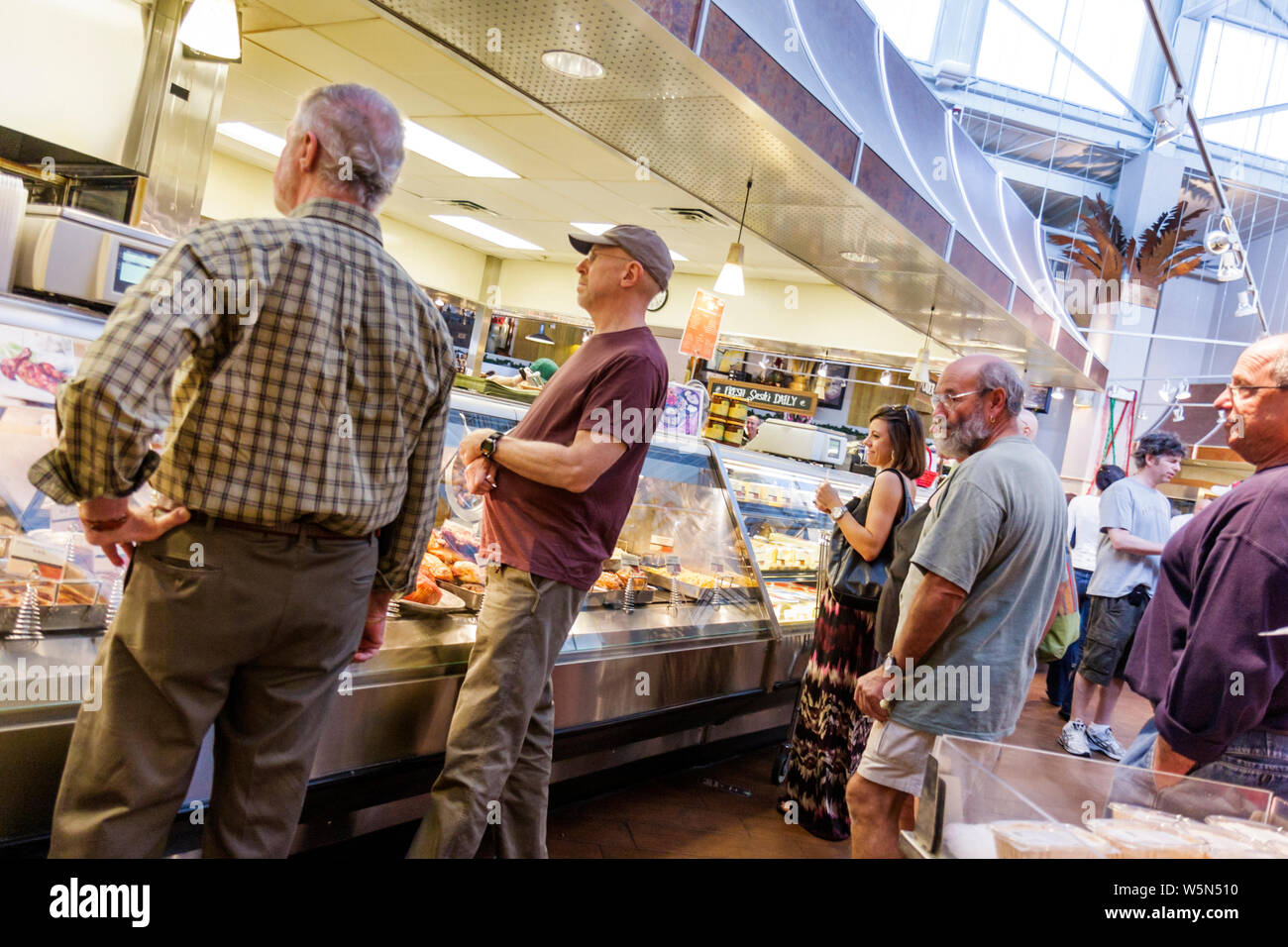 Deli counter grocery store hi-res stock photography and images - Alamy