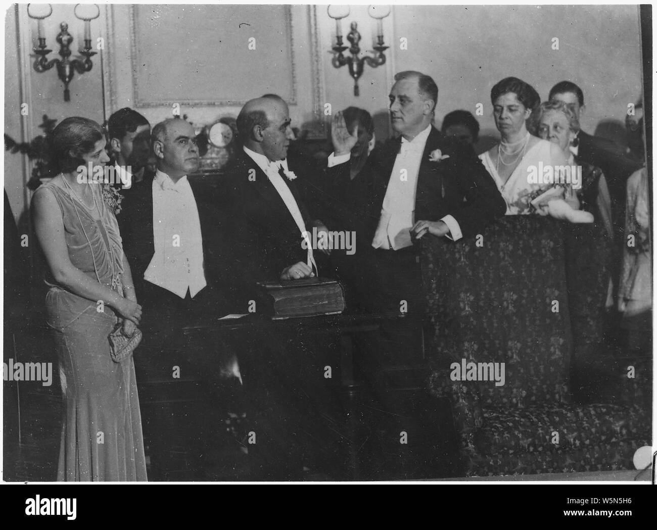Franklin D. Roosevelt, Eleanor Roosevelt, Sara Delano Roosevelt, Lt.Gov. Lehman, and Judge ...